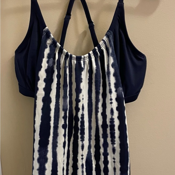 Athleta | Swim | Athleta Wavebreak Blousy Tankini Top Swimwear Navy ...